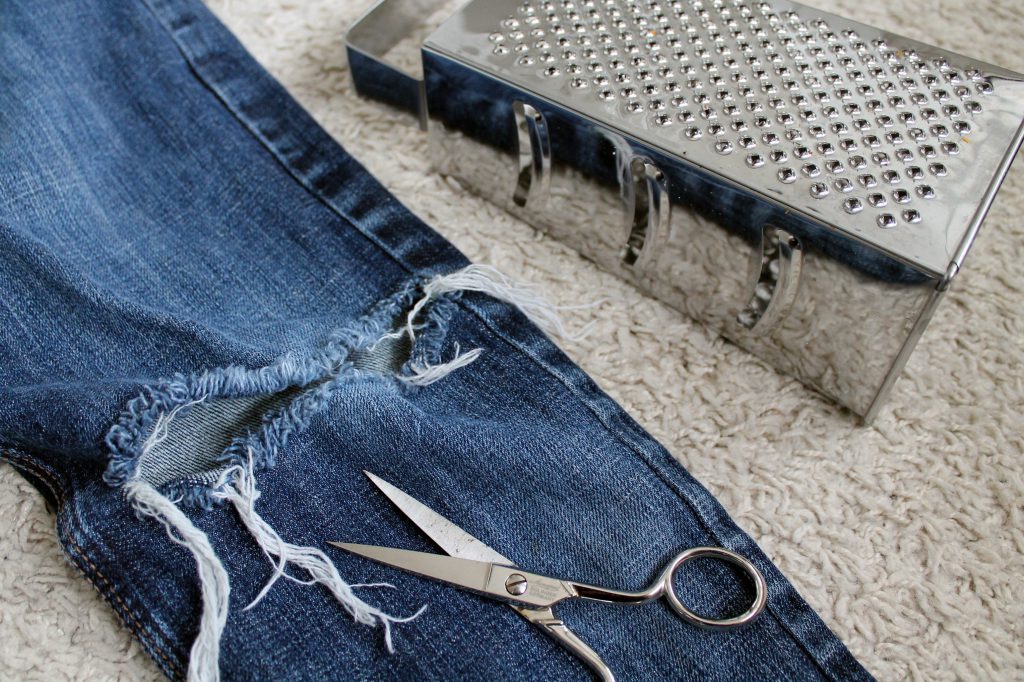 Destroyed Jeans DIY – Jestil
